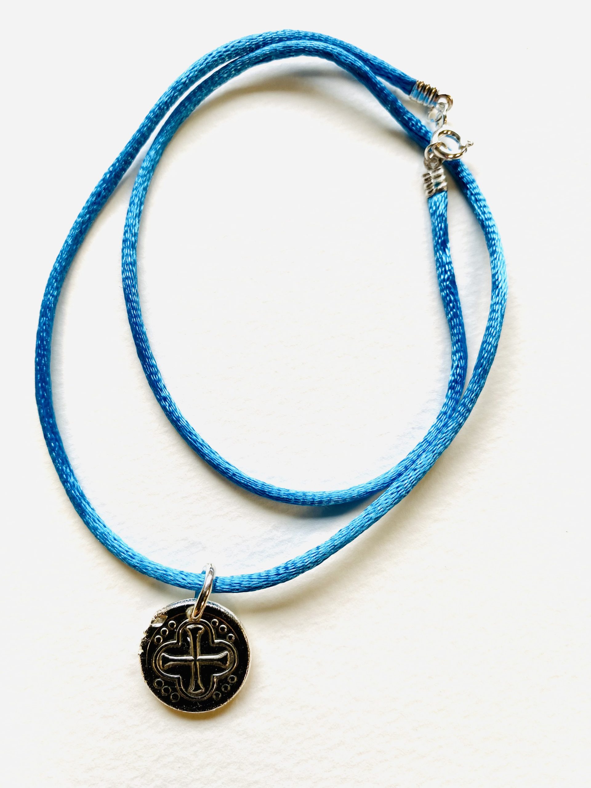 Médaille quadrilobe médiévale & cordon bleu - ARTCHRISTOS